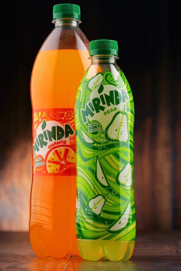 Bebida De Mirinda Em Uma Lata No Gelo Isolado No Fundo Branco ...
