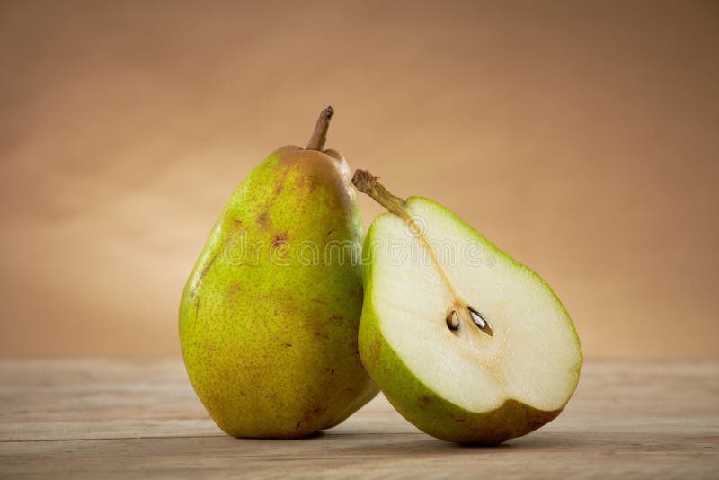 Duas peras imagem de stock. Imagem de fruta, fundo, dieta - 22720437