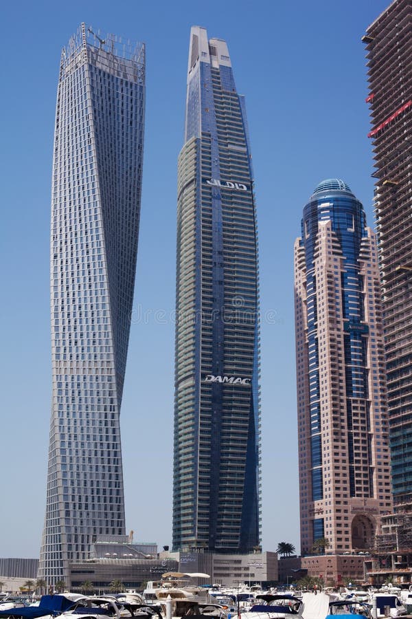 Dubai Abril 2018 Hermosos Edificios Y Canal En La Zona Marina De Dubai ...