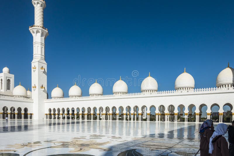 Dubai-Moschee redaktionelles stockbild. Bild von platz - 107325614