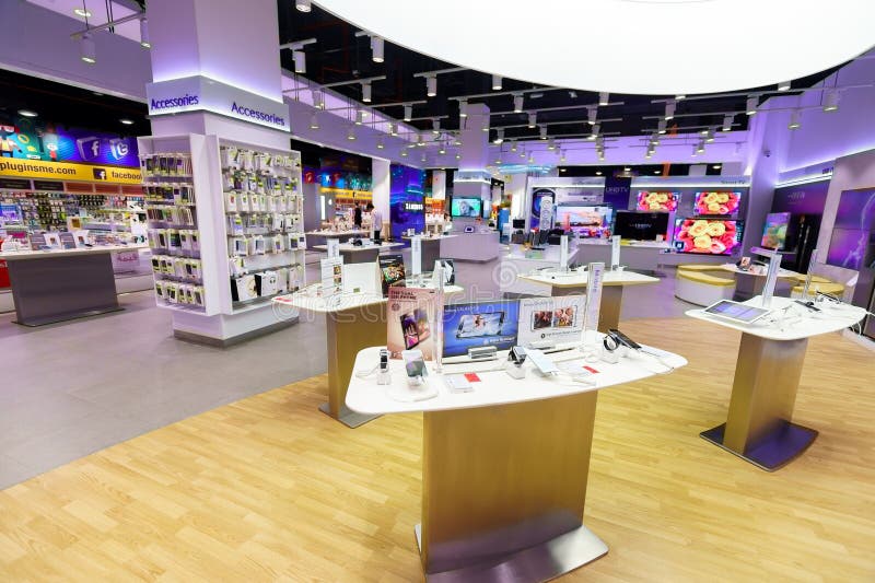 The Dubai Mall editorial stock photo. Image of gadget - 95871763