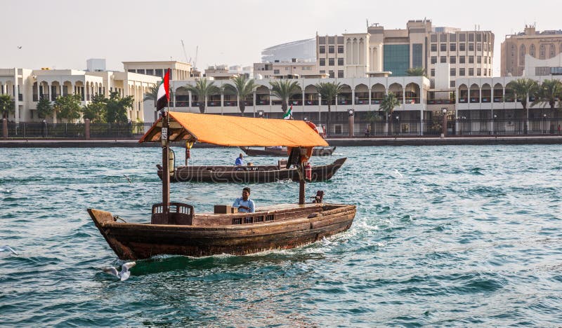 DUBAI, UAE 18 DE ENERO: Abra Tradicional Balsea El 18 De Enero, 2 ...