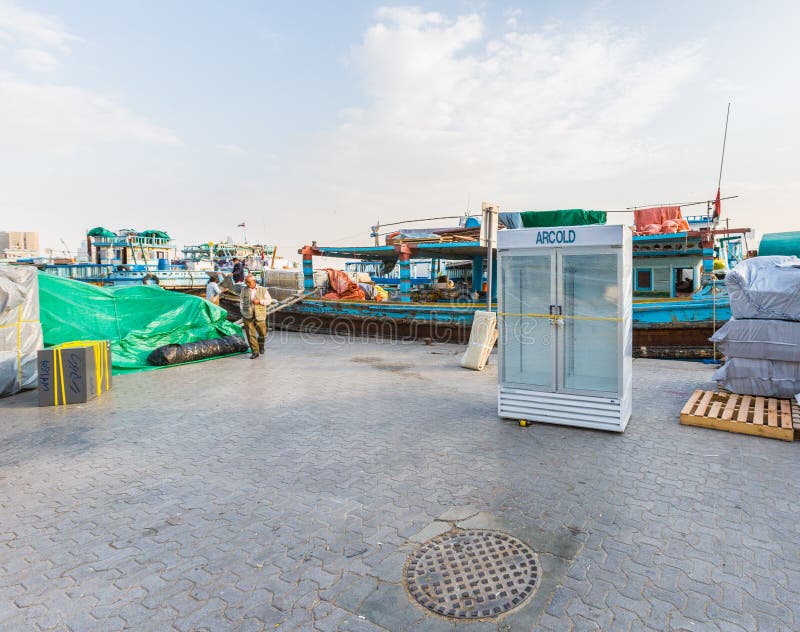 DUBAI, UAE 18 DE ENERO: Abra Tradicional Balsea El 18 De Enero, 2 ...