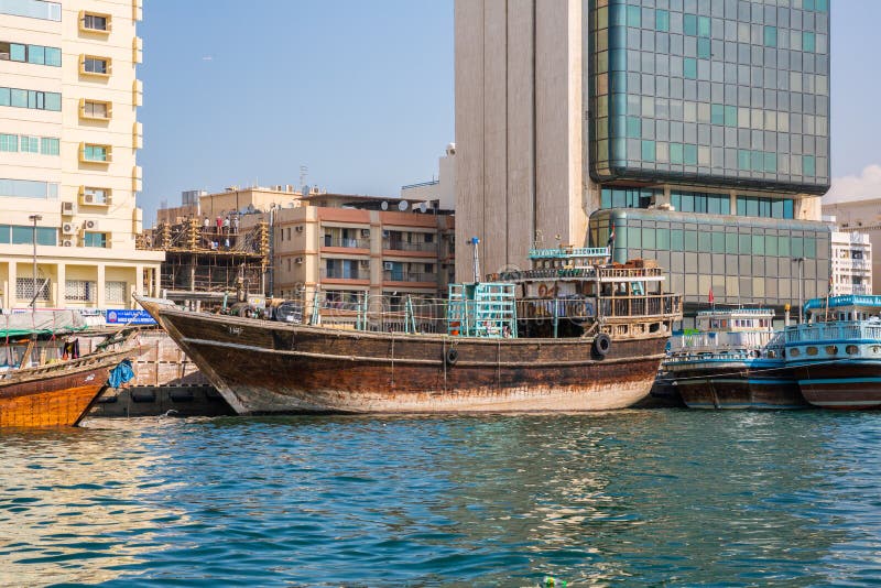 DUBAI, UAE 20 DE ENERO: Abra Tradicional Balsea El 20 De Enero, 2 Foto ...