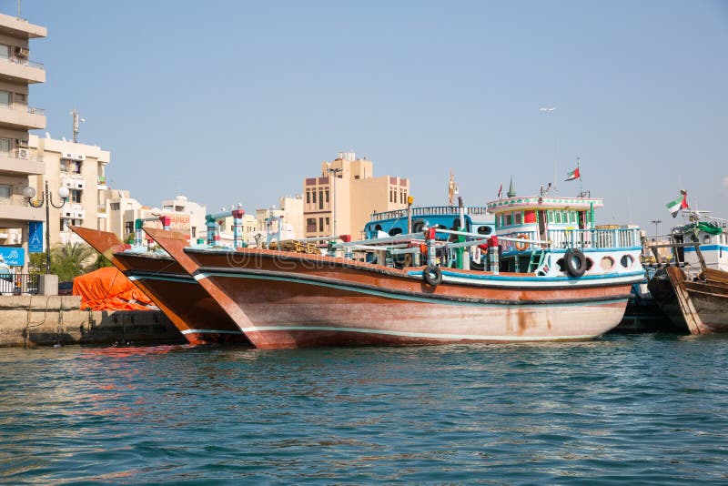 DUBAI, UAE 20 DE ENERO: Abra Tradicional Balsea El 20 De Enero, 2 Foto ...