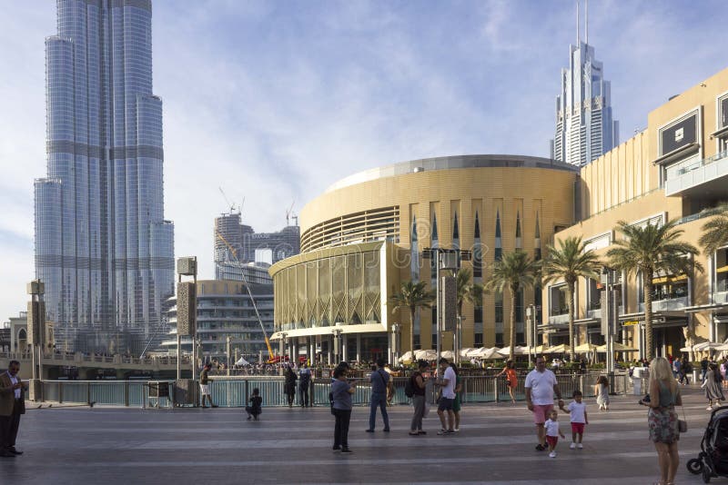 Day View of the Square Facing the Dubai Mall in Dubai Editorial Stock ...
