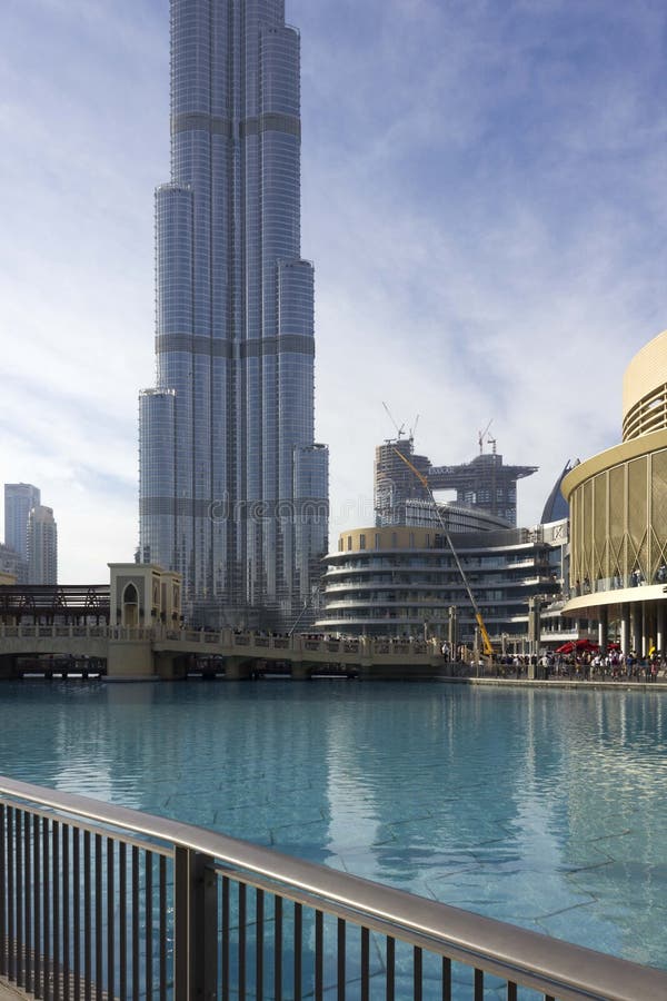 External Artificial Pool of Dubai Mall with Burj Khalifa Building in ...