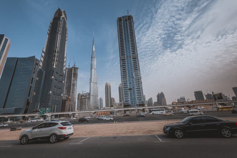 DUBAI, UAE - 19. JANUAR 2017: Dubai-Skyline Mit Burj Khaleefa ...