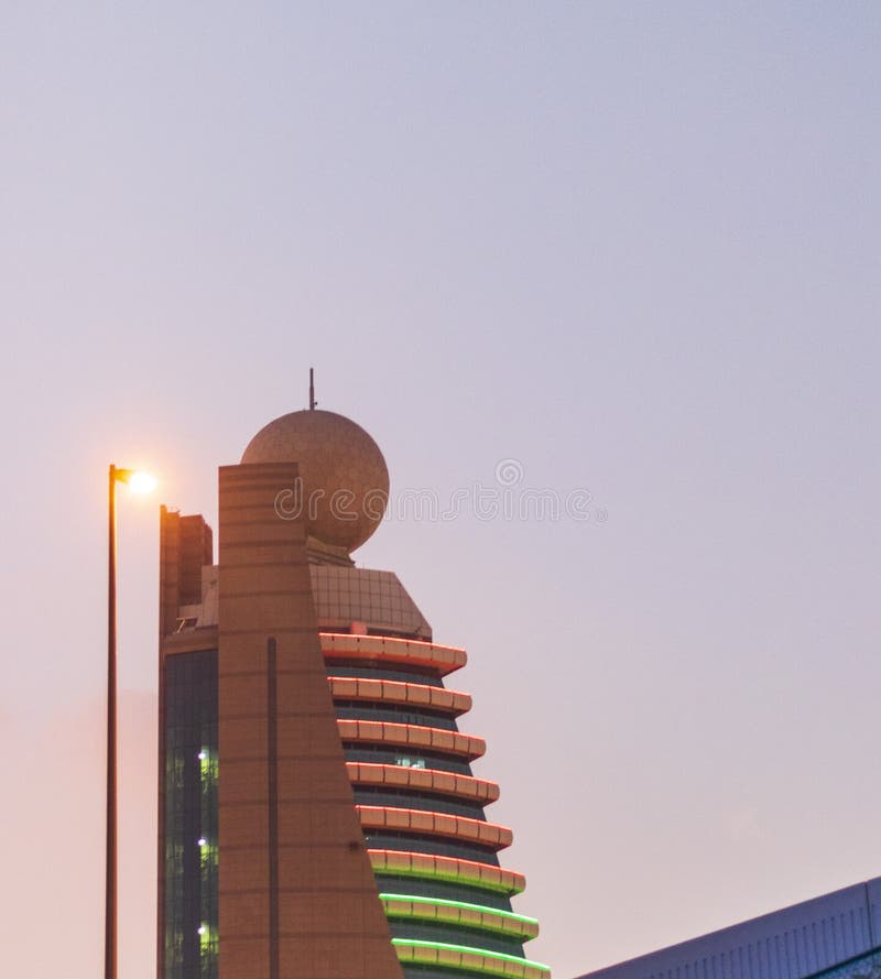 Dubai Uae 12032022 Vista Del Edificio De Al Kifaf Sede De Etisalat ...