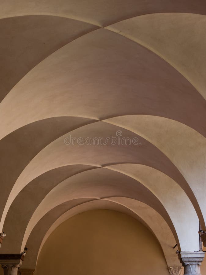 Dubbel tongewelf stock foto. Image of romeinen, diagonaal - 47429880