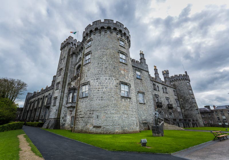 The dublin castle 2 stock image. Image of black, city - 147387937