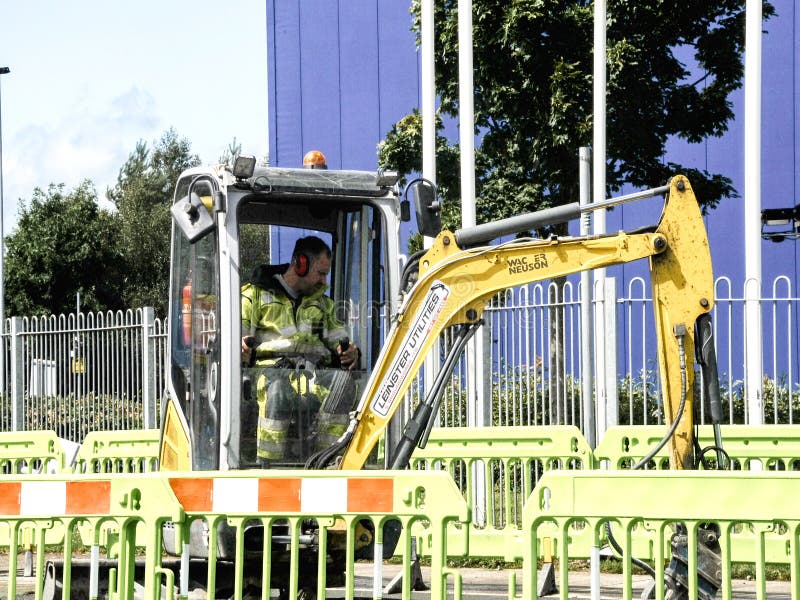 Digger Driver editorial photo. Image of construction - 282909426