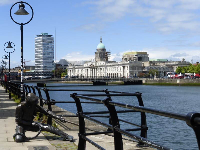 Dublin Quays redactionele stock foto. Image of hemel - 57732058