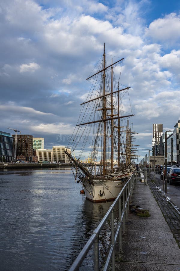 Dublin editorial photography. Image of eire, city, liffey - 269526102