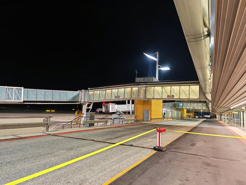 Dubrovnik Airport Ramp at Night Stock Image - Image of aerobridge ...