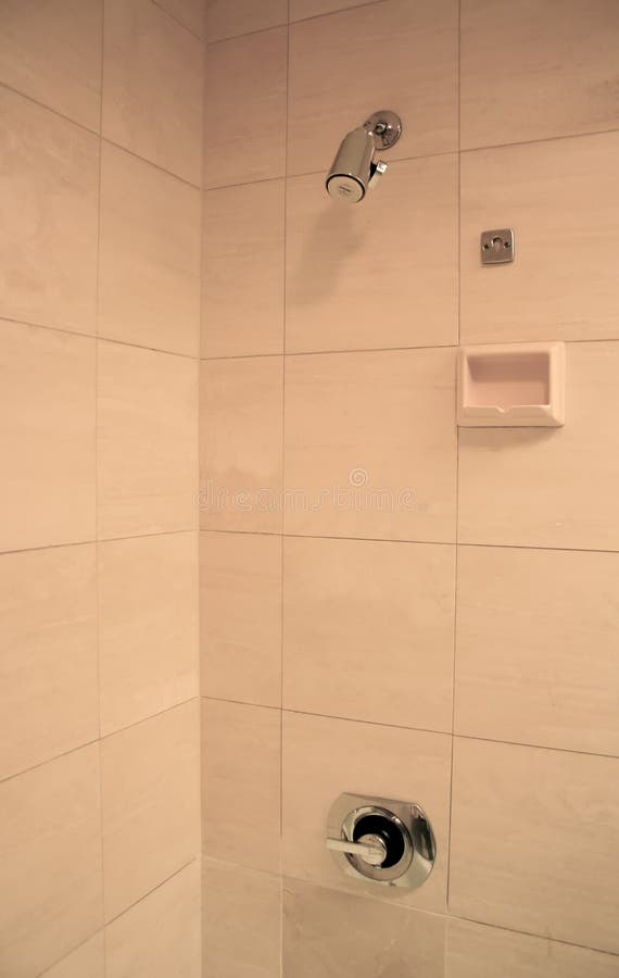 Ducha blanca simple foto de archivo. Imagen de ducha, limpieza - 5537238