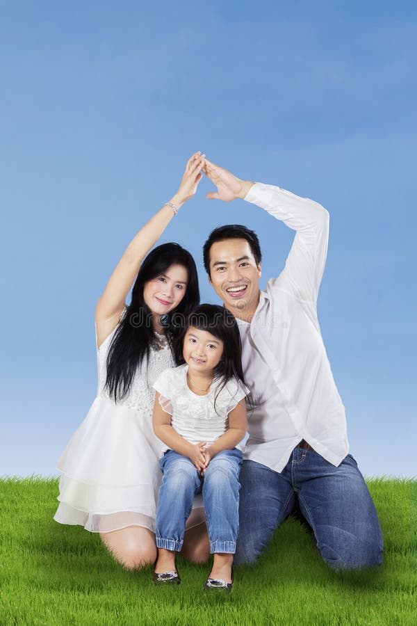 Due Genitori Che Formano Simbolo Di Sicurezza Immagine Stock - Immagine ...