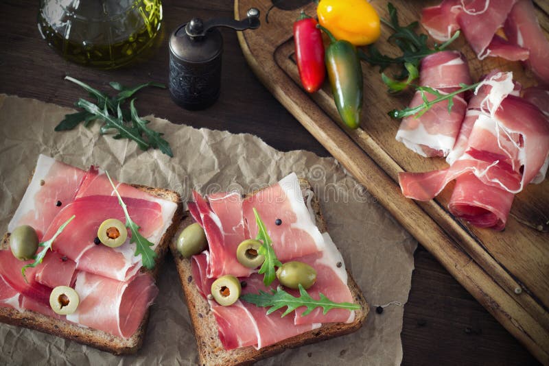 Due panini fotografia stock. Immagine di pepe, marrone - 66615364