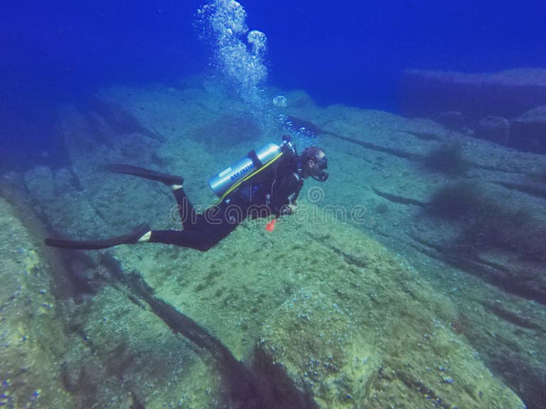 Duik redactionele stock afbeelding. Image of duik, water - 127629889