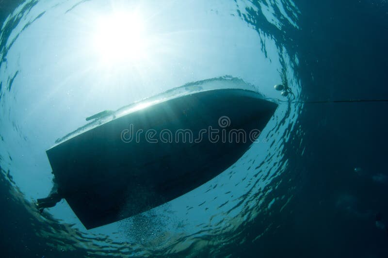 Duik Boot door het Strand stock foto. Image of borneo - 2788816