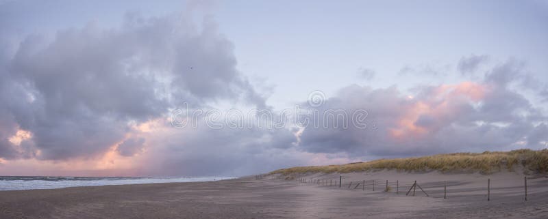 Duin Bij Het Strand Van Scheveningen Stock Afbeelding - Afbeelding bestaande uit nave, holland ...