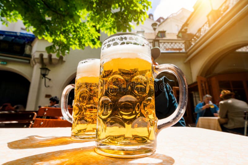 Duits bier stock afbeelding. Image of lijst, tuin, duitsland - 107697617