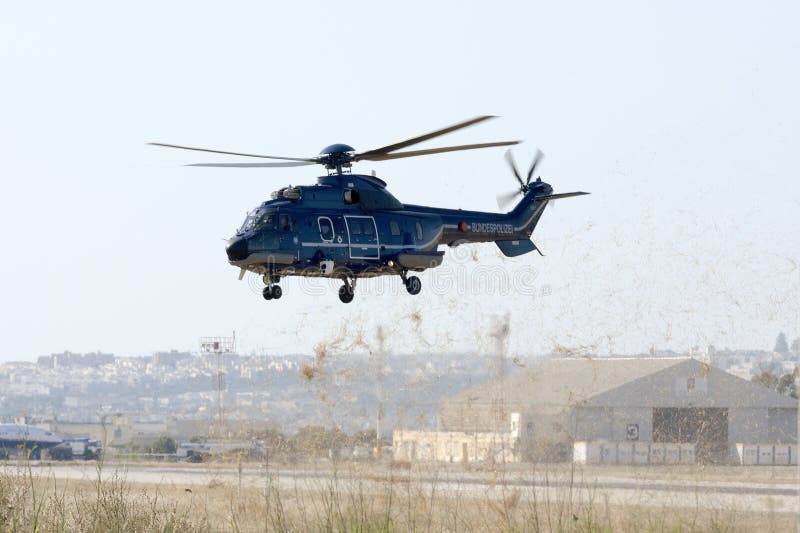Het Duitse Politiehelikopter Landen Redactionele Stock Afbeelding ... Het Duitse Politiehelikopter Landen Redactionele Stock Afbeelding ...