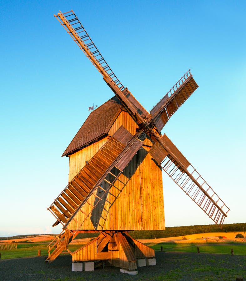 Duitse Traditionele Windmolen Stock Foto - Image of landbouwbedrijf ...
