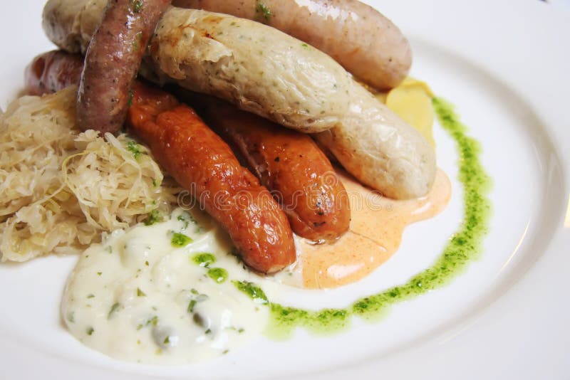 Duitse worsten stock afbeelding. Image of saus, europa - 7071777