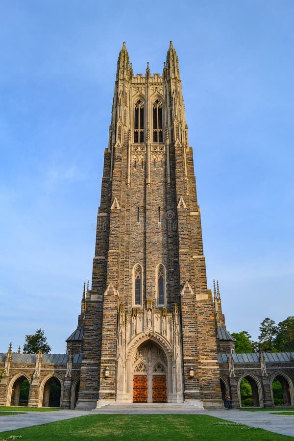 Duke University Chapel stock foto. Image of blauw, campus - 76030628