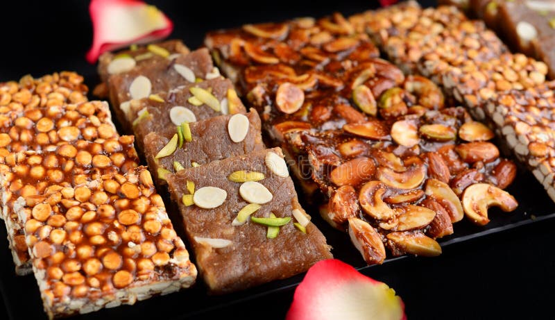 Dulce Indio Tradicional Y Popular De Chikki Imagen de archivo - Imagen ...