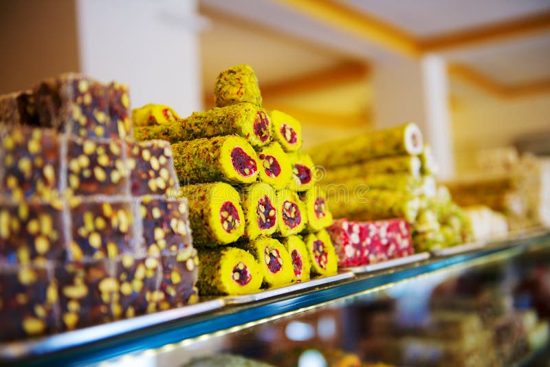 Dulces Turcos Tradicionales En El Mercado De Estambul Foto de archivo ...
