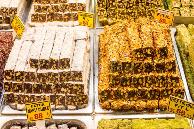 Dulces Turcos Tradicionales En El Mercado De Estambul Foto de archivo ...