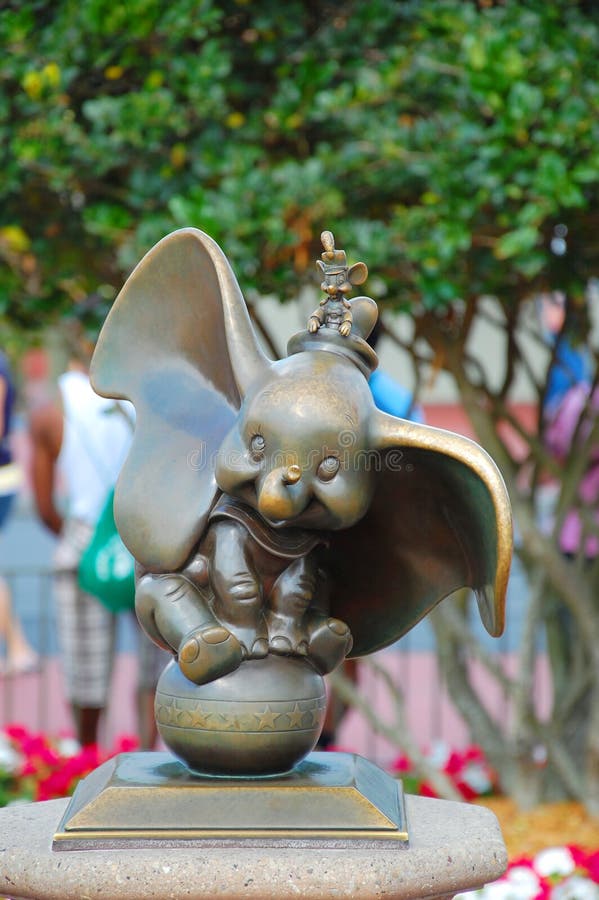 Dumbo statue editorial image. Image of mouse, character - 31529410