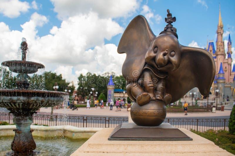 Dumbo Statue at Magic Kingdom 99 Editorial Stock Photo - Image of ...