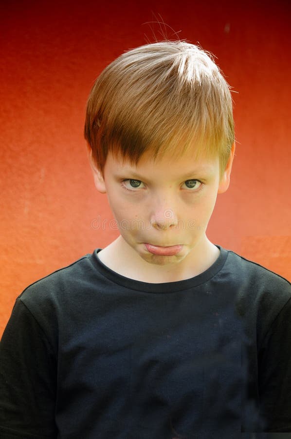 Dummer Junge stockbild. Bild von finger, dumm, albern - 41740387