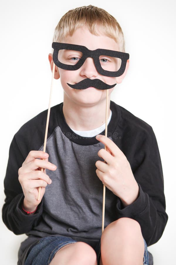 Dummer Junge in Der Verkleidung Stockbild - Bild von verrückt, dumm ...