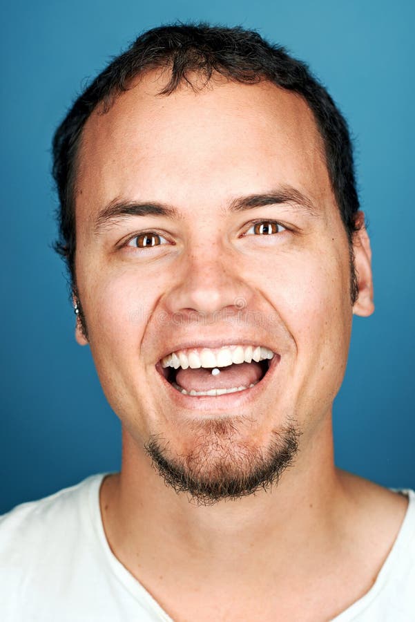 Dummer lustiger Mann stockbild. Bild von beiläufig, schauen - 33715161