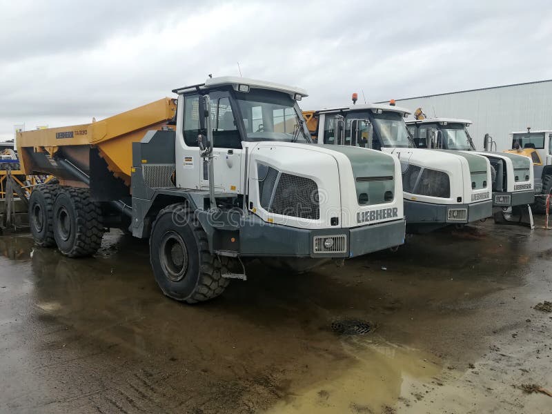 Big dumper truck editorial stock image. Image of truck - 103605019