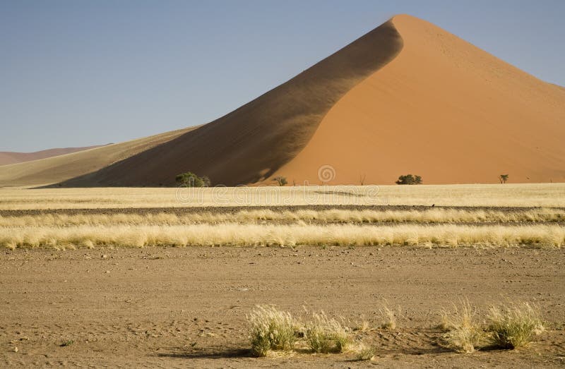 Duna grande imagen de archivo. Imagen de nadie, exterior - 13367799