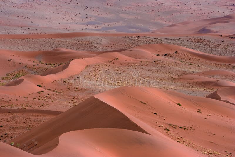 Dunas rojas imagen de archivo. Imagen de nafta, desierto - 13044087