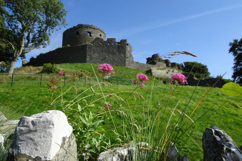 Dundrum Castle ruins editorial photography. Image of wall - 76667572