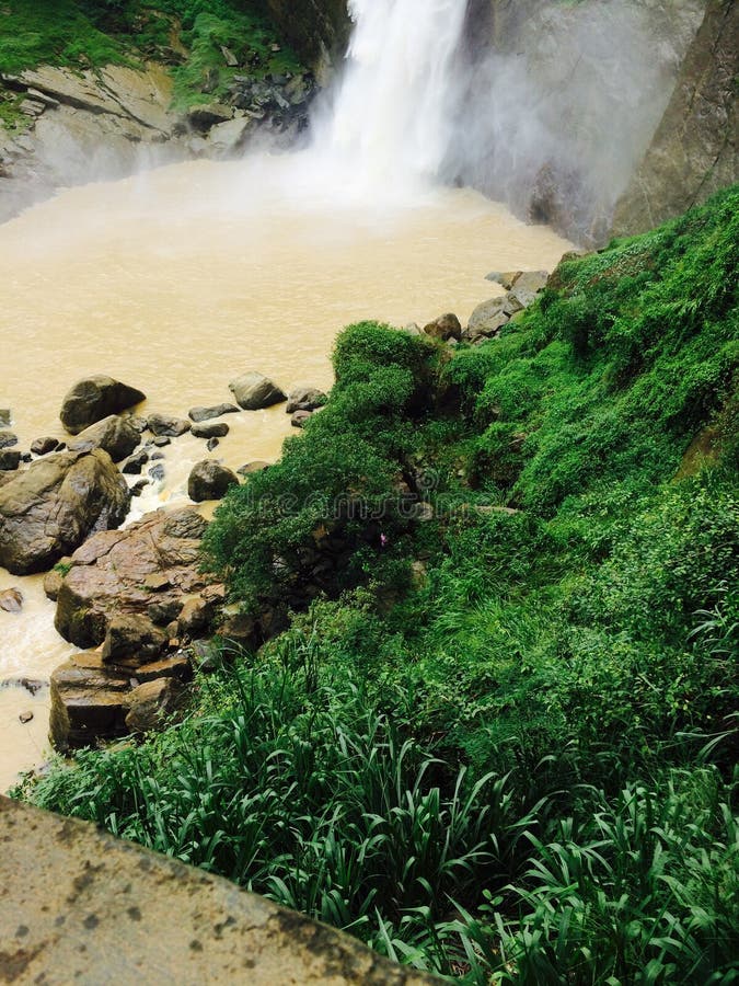 Dunhinda Falls, Sri Lanka stock image. Image of nature - 138365027