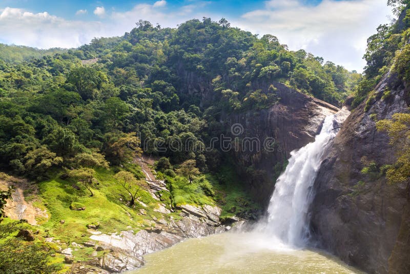 Dunhinda Waterfall in Sri Lanka Stock Image - Image of moss, landscape ...