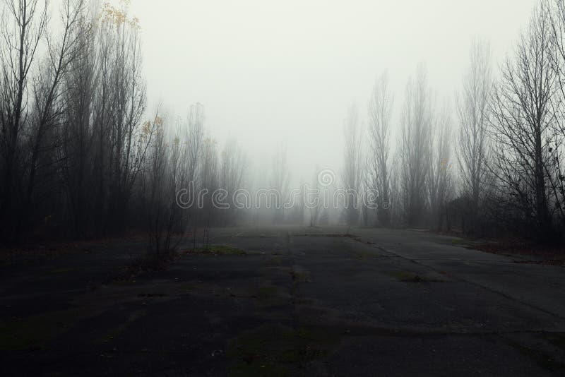 Verlassene Straße Geht Zur Unfertigen Brücke Industrielle Verwüstete ...