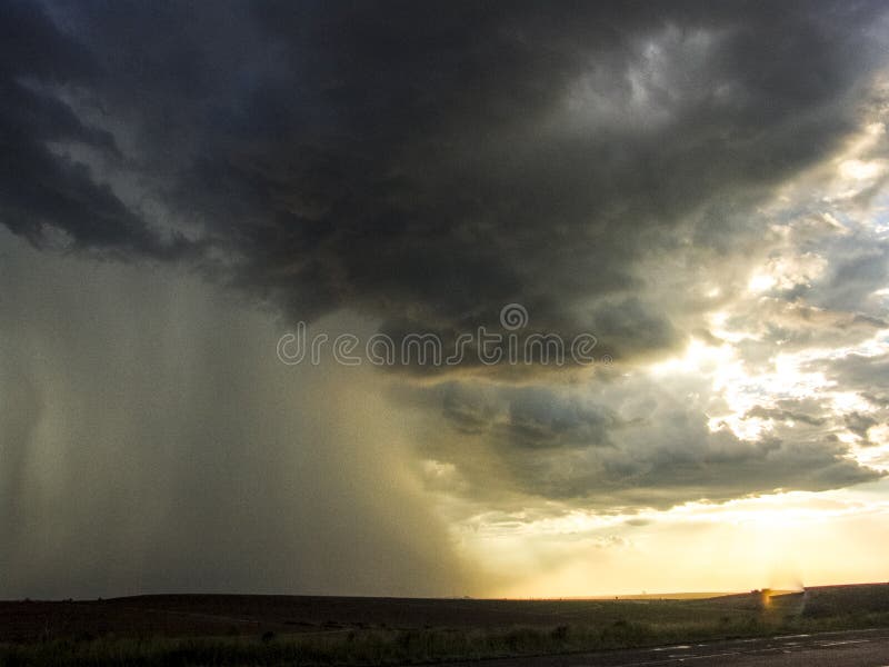Dunkle Wolken Und Regnerisch Stockfoto - Bild von brasilianisch ...