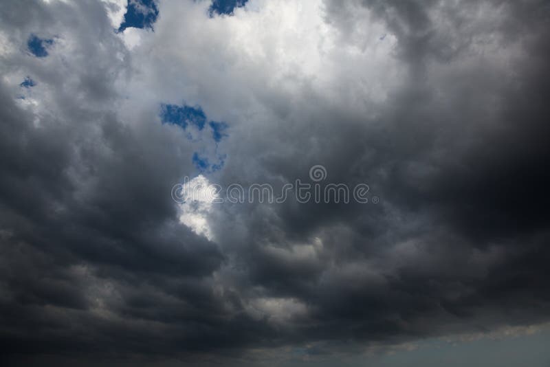 Dunkle Wolken Vor Einem Gewitter Stockfoto - Bild von cape ...
