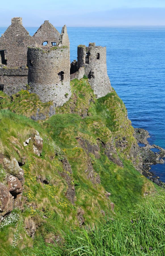 Dunluce Castle on the Cliffs Stock Photo - Image of castle, blue: 31604314