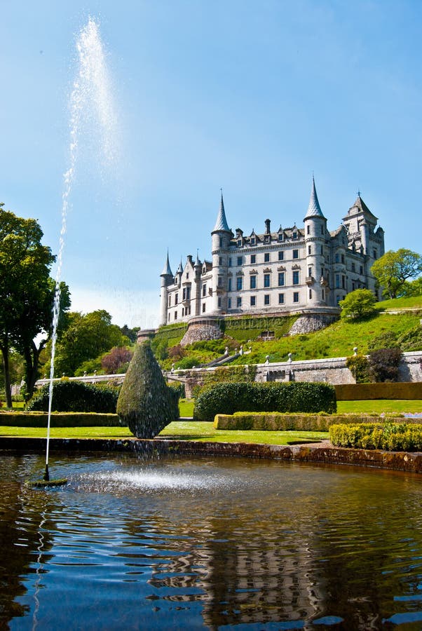 Dunrobin Castle, Scotland stock image. Image of landascape - 34810005