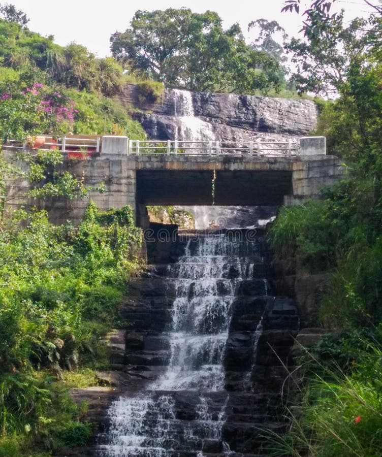 Dunsinan Waterfall Punduloya Nuwaraeliya Stock Image - Image of ...